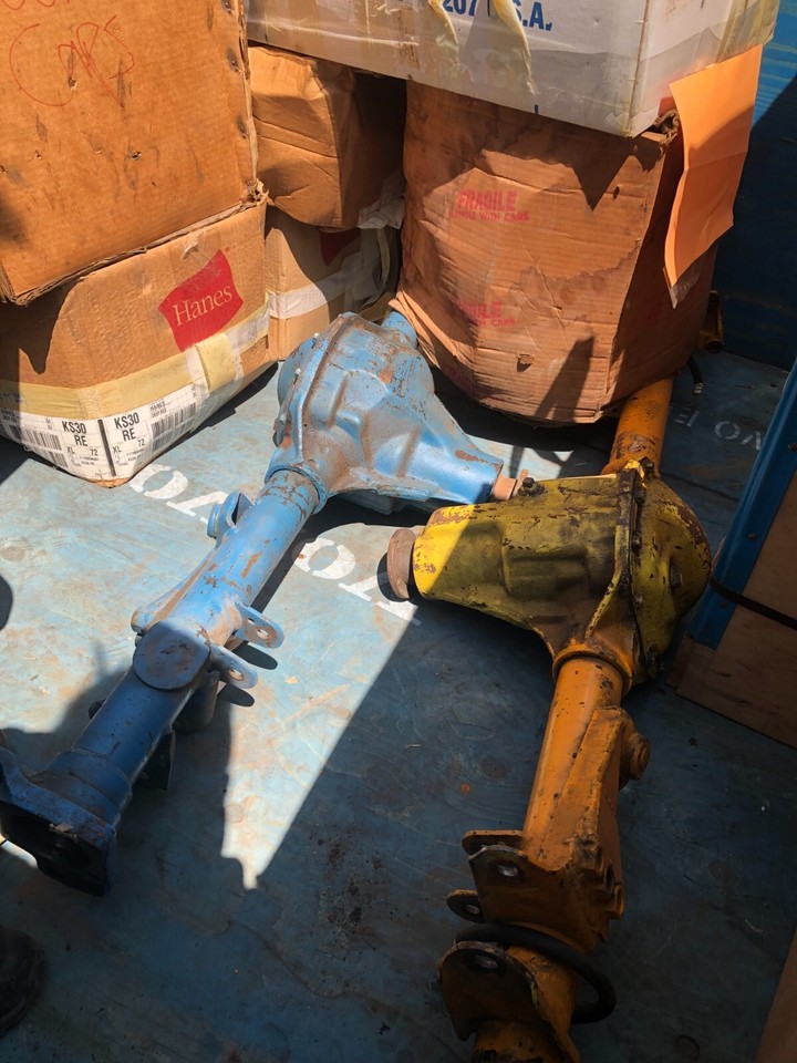 P1800 142 144 VOLVO REAR AXLE ASM WITH TRUE TRAC LIMITED SLIP FOR SCCA ...