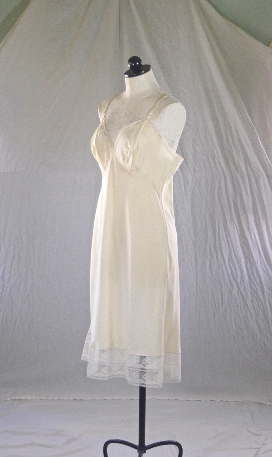 BARBIZON vintage 70s light beige FULL SLIP simple ele… - Gem