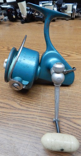 VINTAGE PENN 704 GREENIE SPINNING REEL GOOD USED SHAPE LQQK | eBay