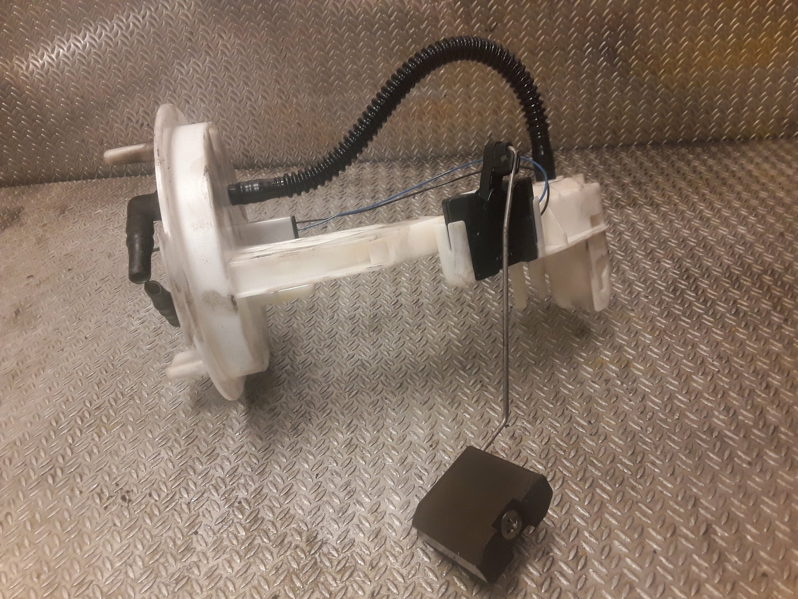 MERCEDES W204 FUEL LEVEL SENSOR METER C CLASS W204 CDI DIESEL USED A ...