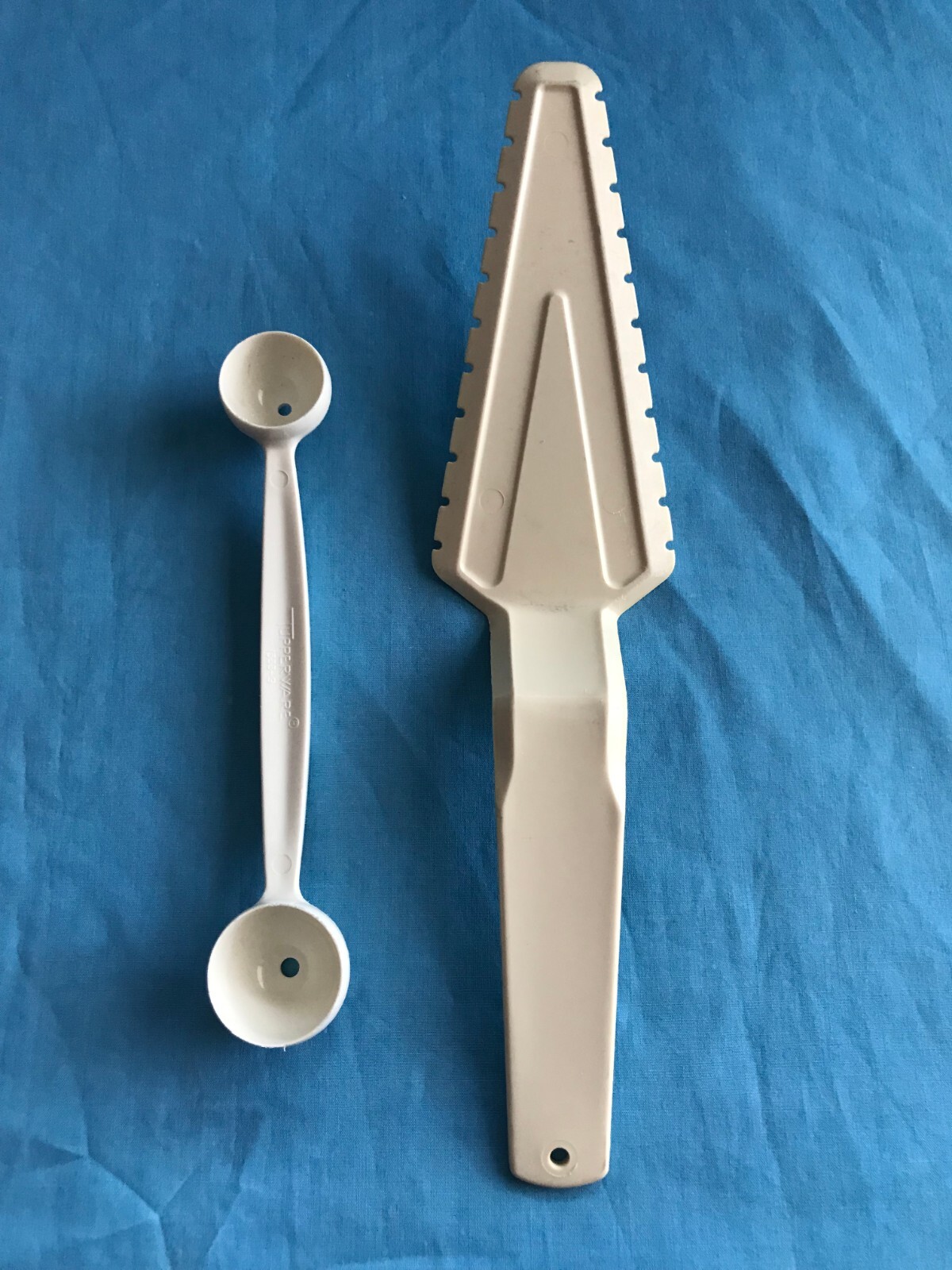 Tupperware Almond Pie Cake Cut & Serve #1228-8 & Melon Baller Cookie ...