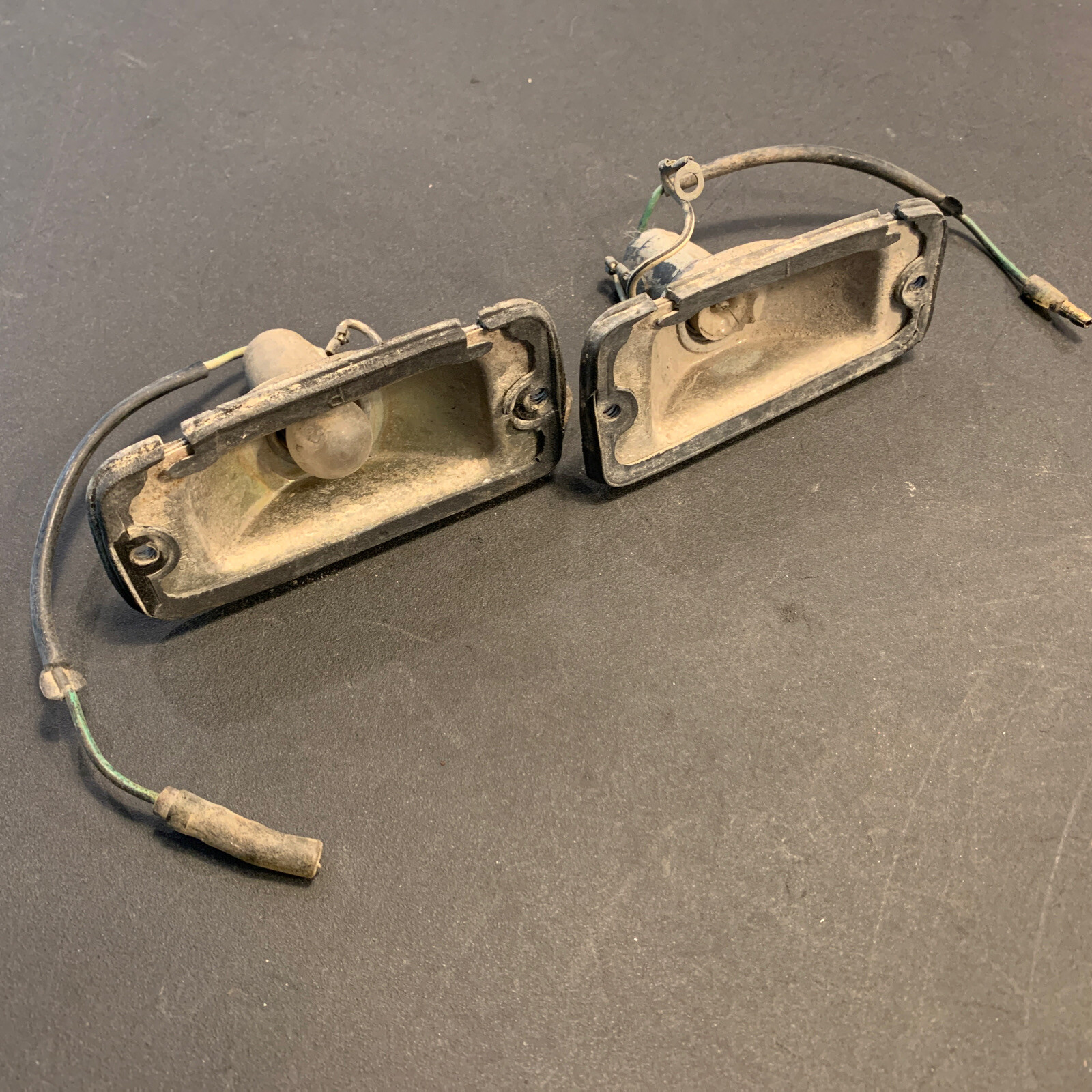 TOYOTA LAND CRUISER FJ40 FJ45 LEFT And Right Red SIDE MARKER MARK ...