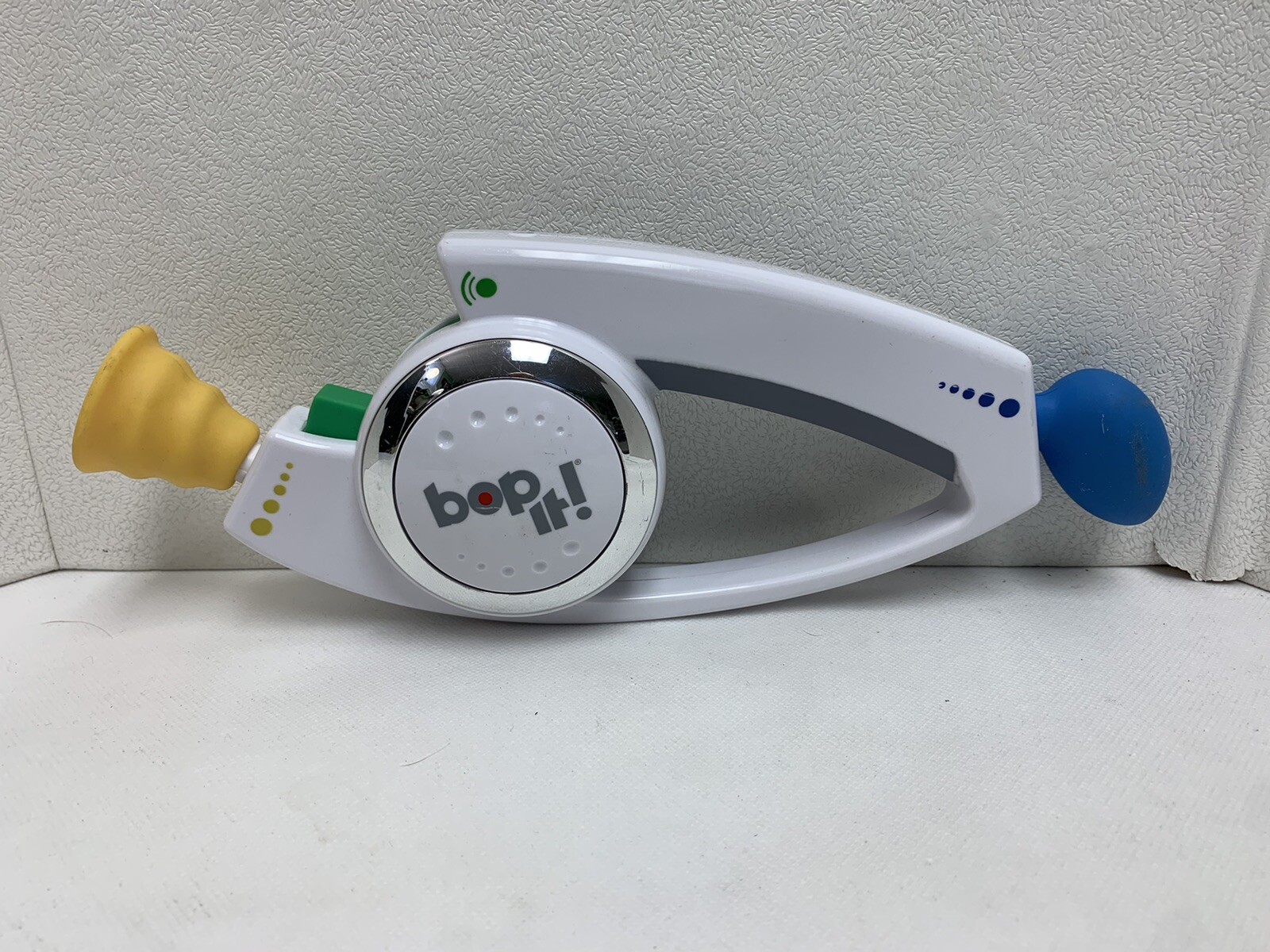 Bop It Mini White Electronic Handheld Fun Family Party Game Toy 2008 ...