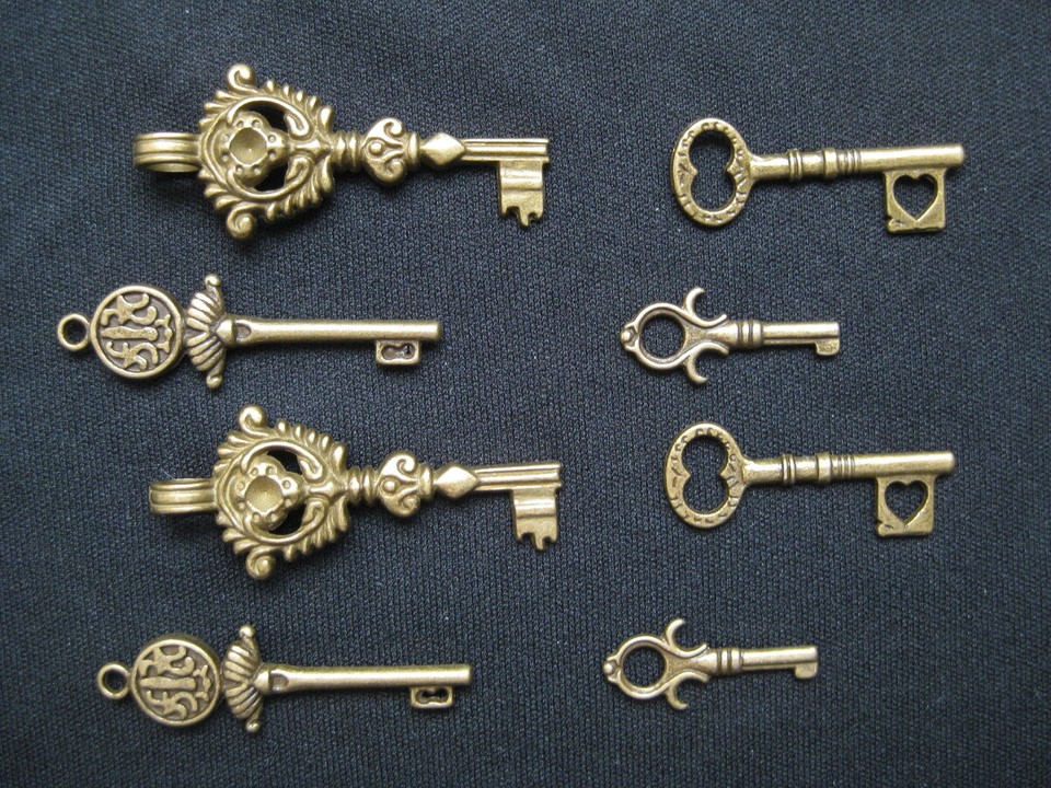 8 Skeleton Keys Brass Steampunk Antiqued Mixed Jewelry Charms Lot of 8 ...