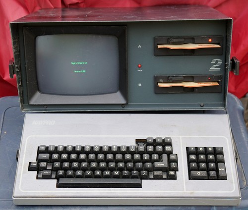 VINTAGE KAYPRO 2 DESKTOP COMPUTER WITH KEYBOARD AS IS | eBay