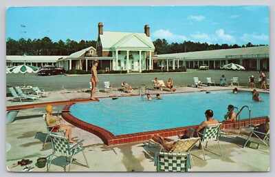 Postcard Williamsburg Virginia Colony Motel Guests at Swimming Pool ...