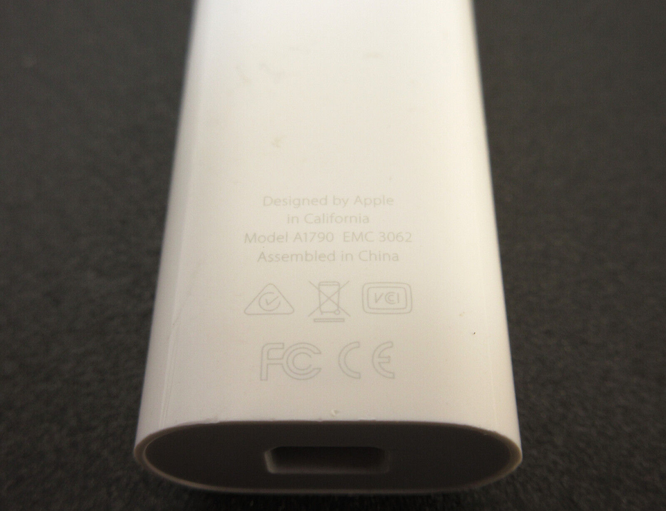 Original Genuine Apple A1790 Thunderbolt 3 (USB-C) to Thunderbolt 2 ...