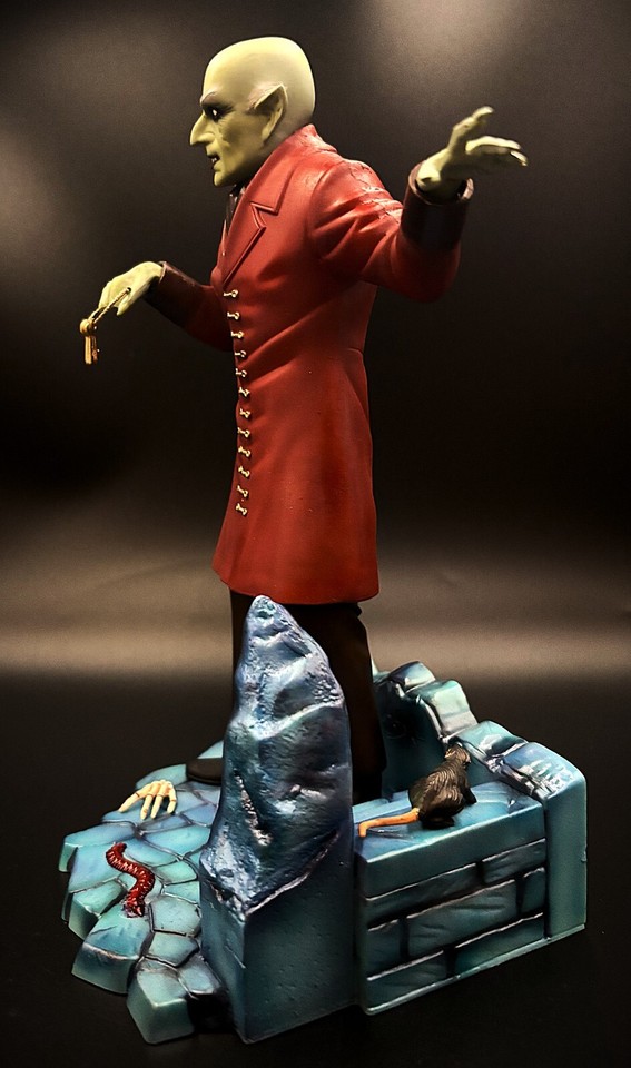 Monarch NOSFERATU Professionally BUILT AIR BRUSHED AURORA STYLE MONSTER ...