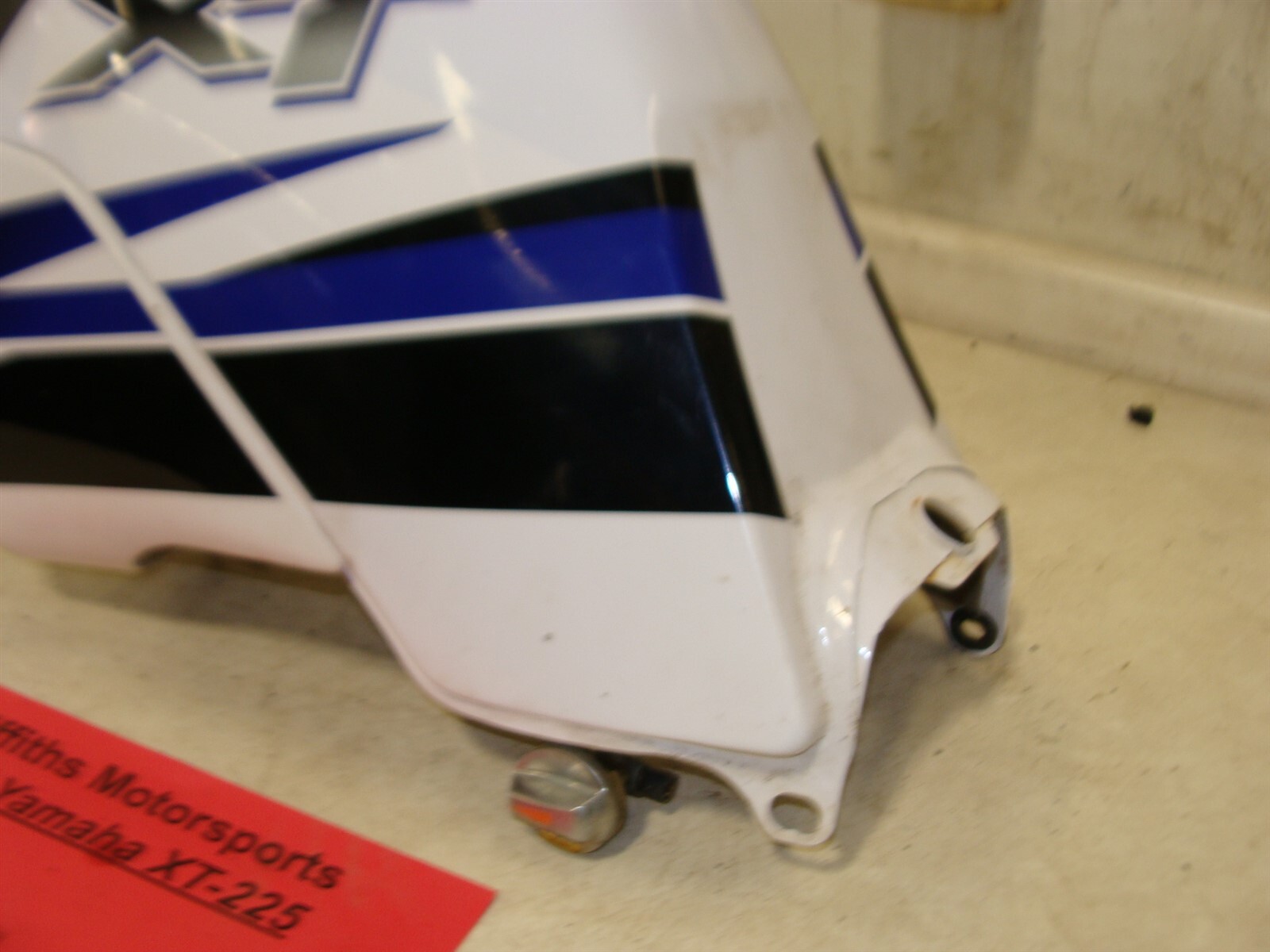 2001 Yamaha XT225 Serow enduro oem original gas fuel tank shrouds side ...