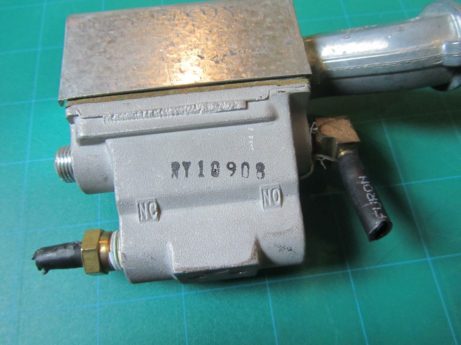 JOHNSON CONTROLS SOLENOID AIR VALVE V11HAA-115, 110/120 V, 50-60Hz ...