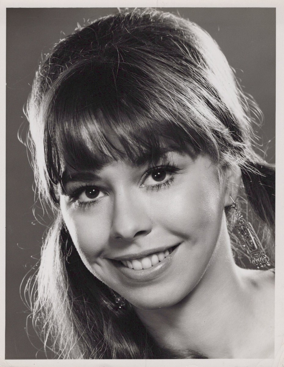 Actress Elaine Giftos 60 Photos - Moonagedaydream.film