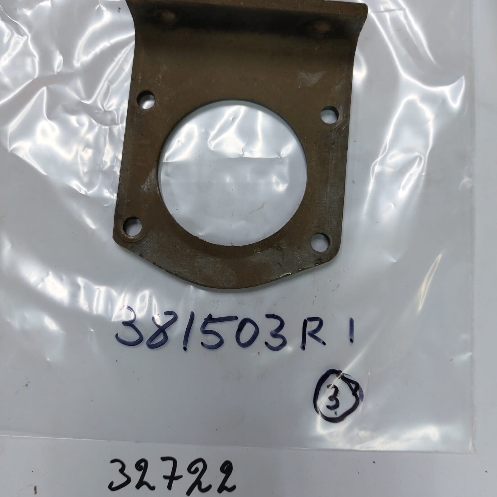 NOS NEW TRACTOR PARTS 381503R1 RETAINER Case parts 3088, 6388, 1256 ...