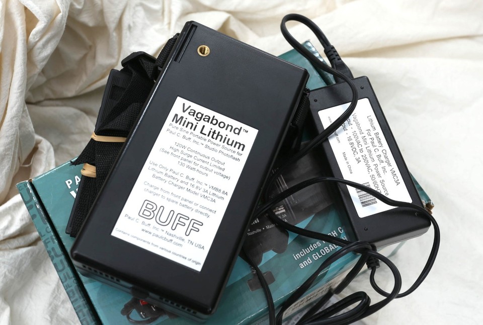 Paul C. Buff Vagabond Mini Lithium Portable Battery - W/BOX-Charger ...