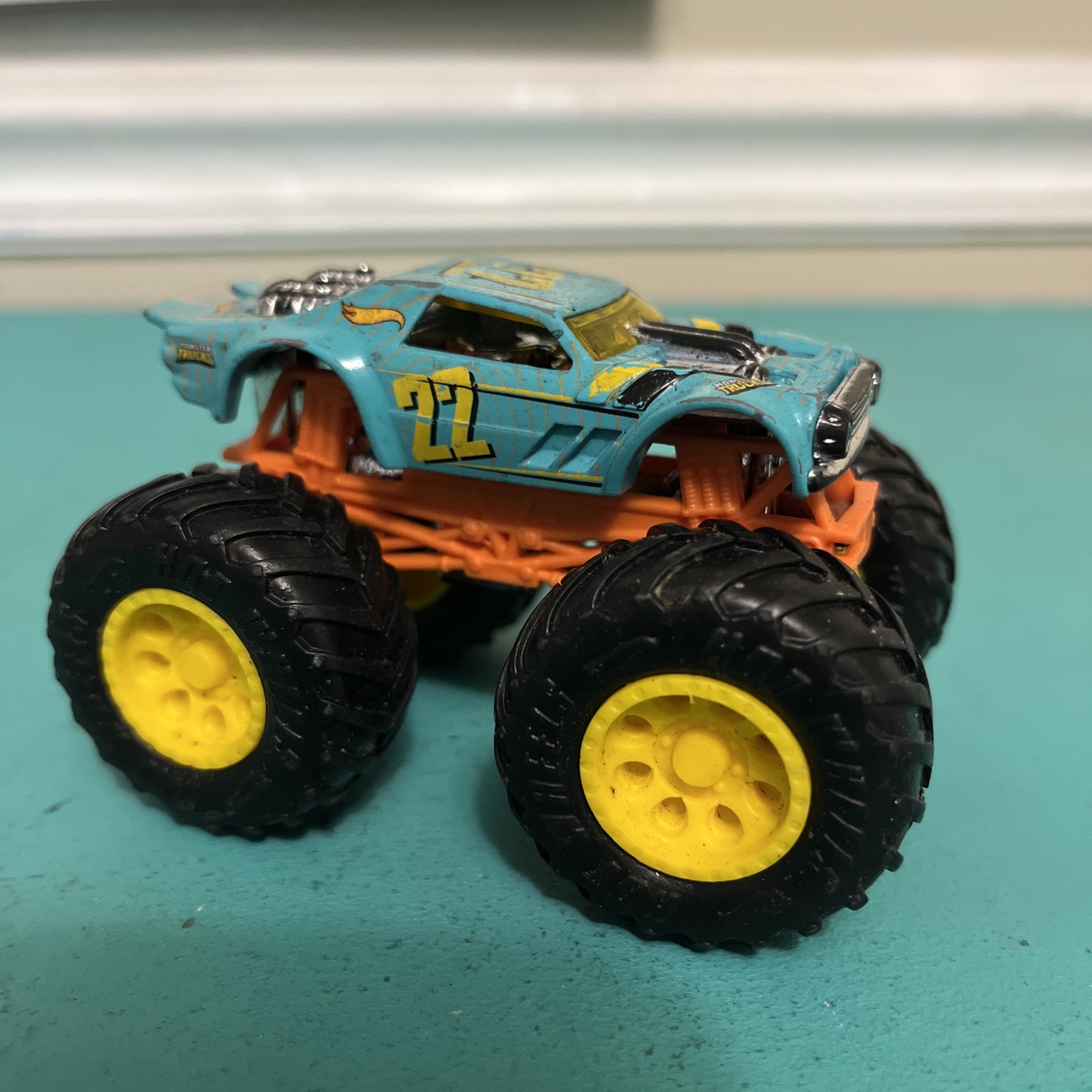 Hot Wheels Monster Trucks NIGHT SHIFTER Monster Truck 1:64 Crash ...