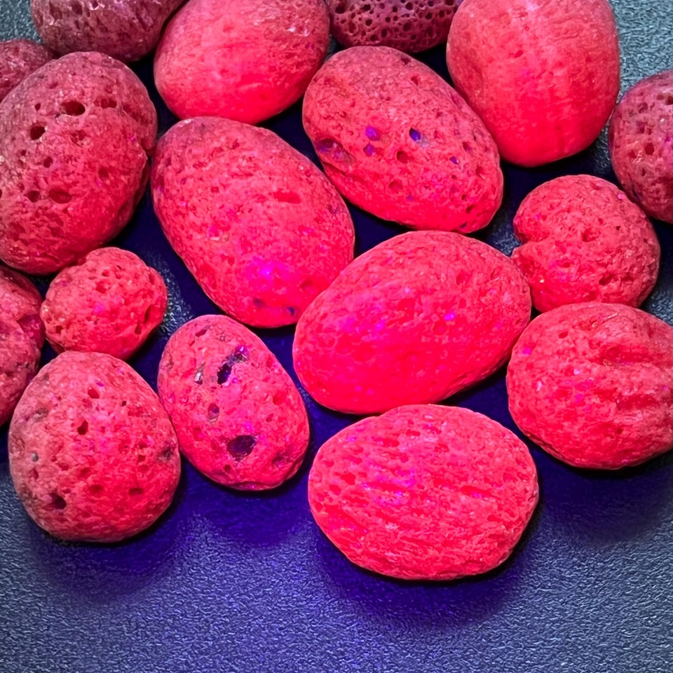 Honeycomb Red Ruby Tumbled Crystal Pieces (UV Reactive) Bulk Wholesale Lot | eBay