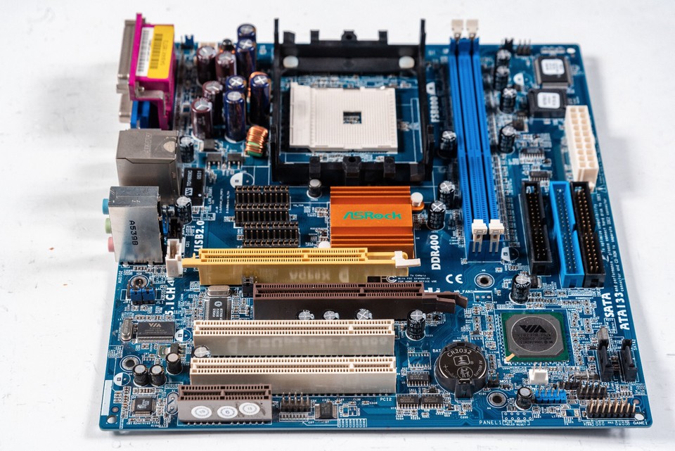 ASRock K8Upgrade-VM800 Socket 754 MicroATX Motherboard AMD Athlon 64 ...