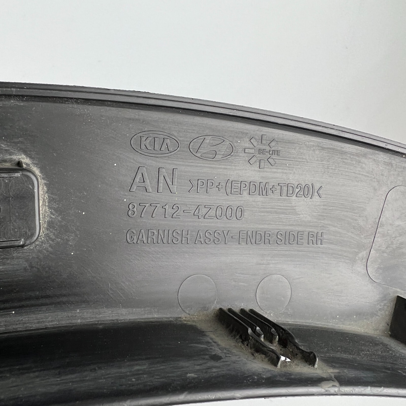2013 - 2018 Hyundai Santa Fe Sport Front Right Wheel Flare Molding ...