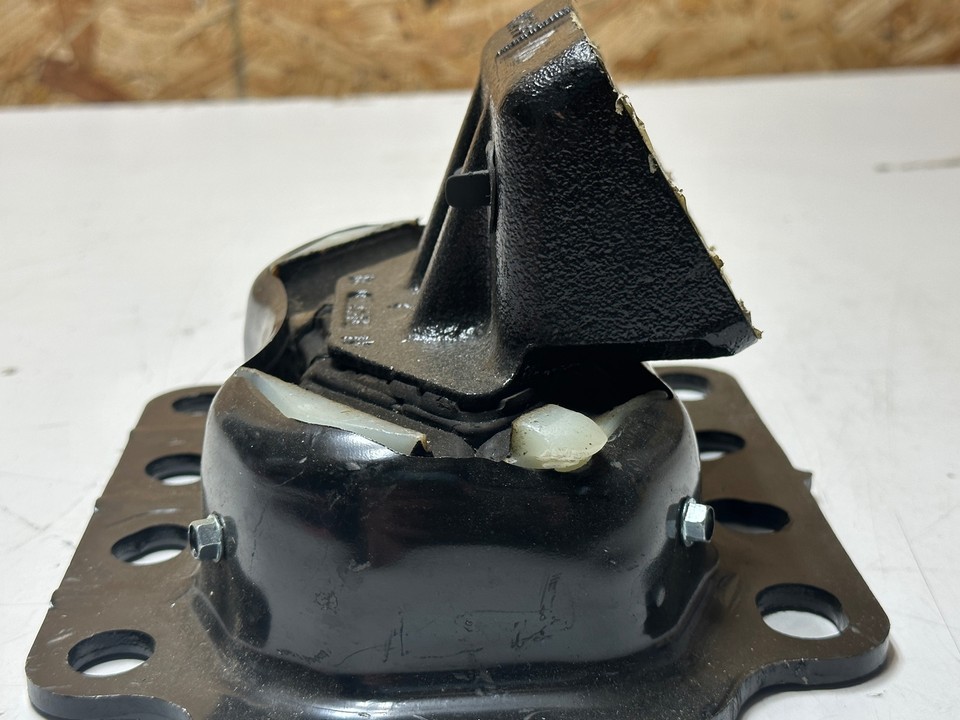 OEM Paccar Kenworth Peterbilt 579 T880 Left Side LH Rear Engine Support ...