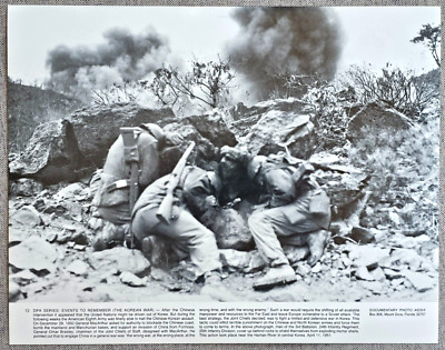 VINTAGE PHOTO KOREAN WAR U.S. ARMY MEN 3rd BATTALION TAKING COVER FROM ...