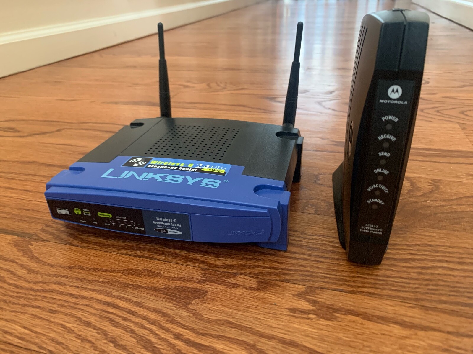 Linksys WRT54G 2.4GHz Wireless-G Router w/ 4-Port & Motorola SB5120 ...