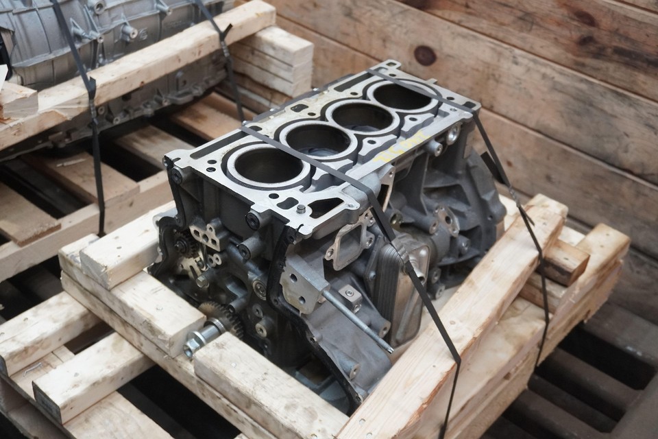 2.0l I4 Turbo Phev Engine Short Block Oem 68602214aa Jeep Wrangler ...