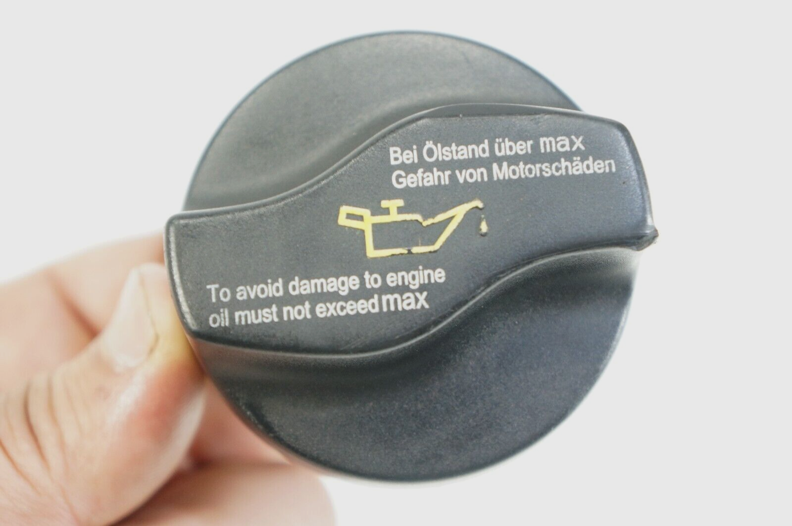 GENUINE MERCEDES Oil Filler Cap 0000101385 Mercedes Benz E350 C300 C230 ...