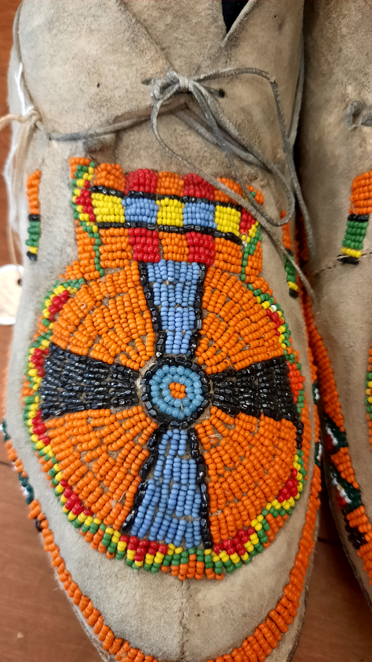 Antique Native American Beaded Crow Moccasins c1900s Keyhole Design ...