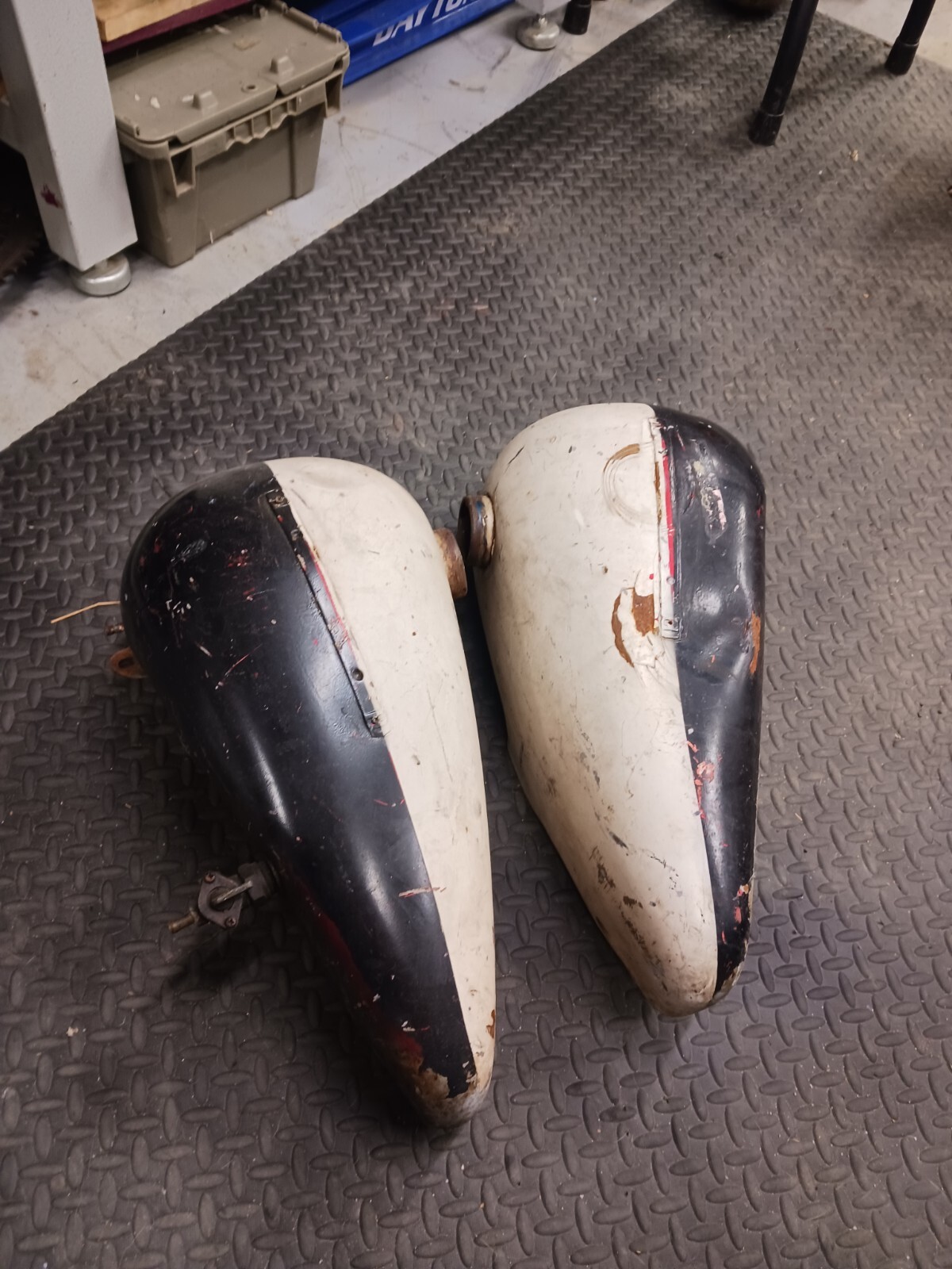 1966-1972 Harley Shovelhead FLH Stock 5-Gallon Gas Tanks | Black | Front