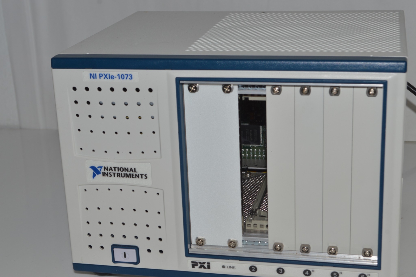 NATIONAL INSTRUMENTS PXIE-1073 CHASSIS 5 SLOT (UFY76) | eBay