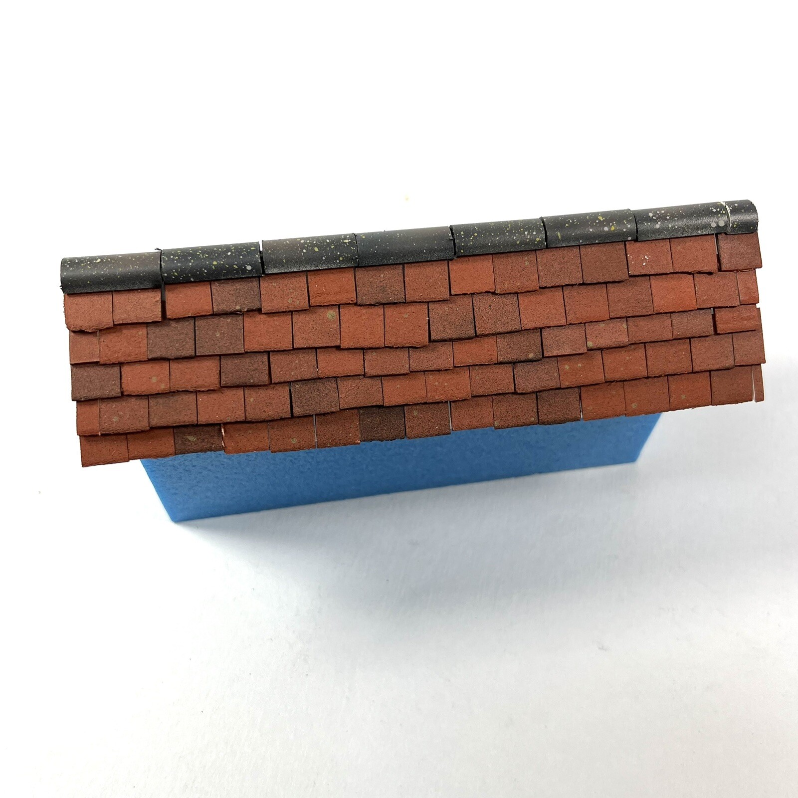 Dolls House 1:24th Scale 15 x Styrene 1/2 Round Ridge Roof Tiles ...