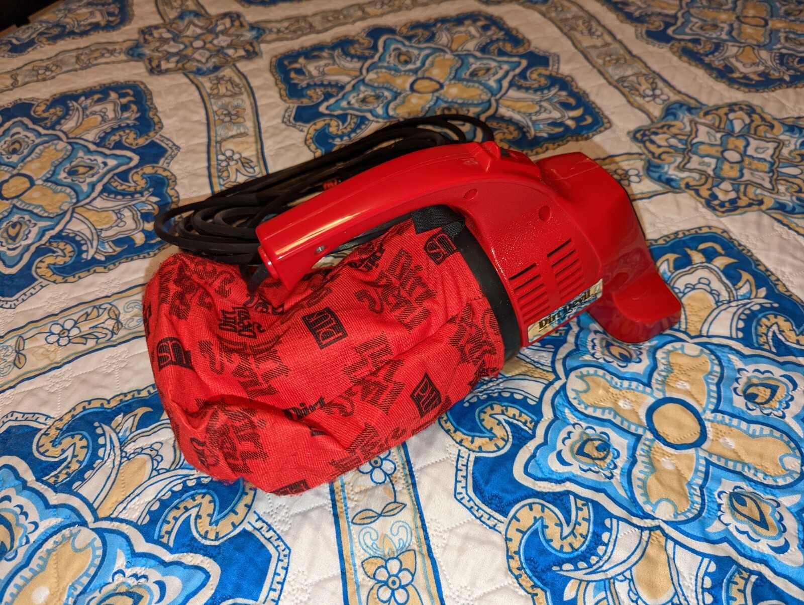 Royal Dirt Devil Model DD122 Handheld Vacuum With Vintage Samsonite ...