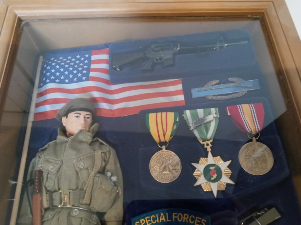 VINTAGE 12" GI JOE GREEN BERET MEMORABILIA SERIES FAO SCHWARZ SHADOW ...