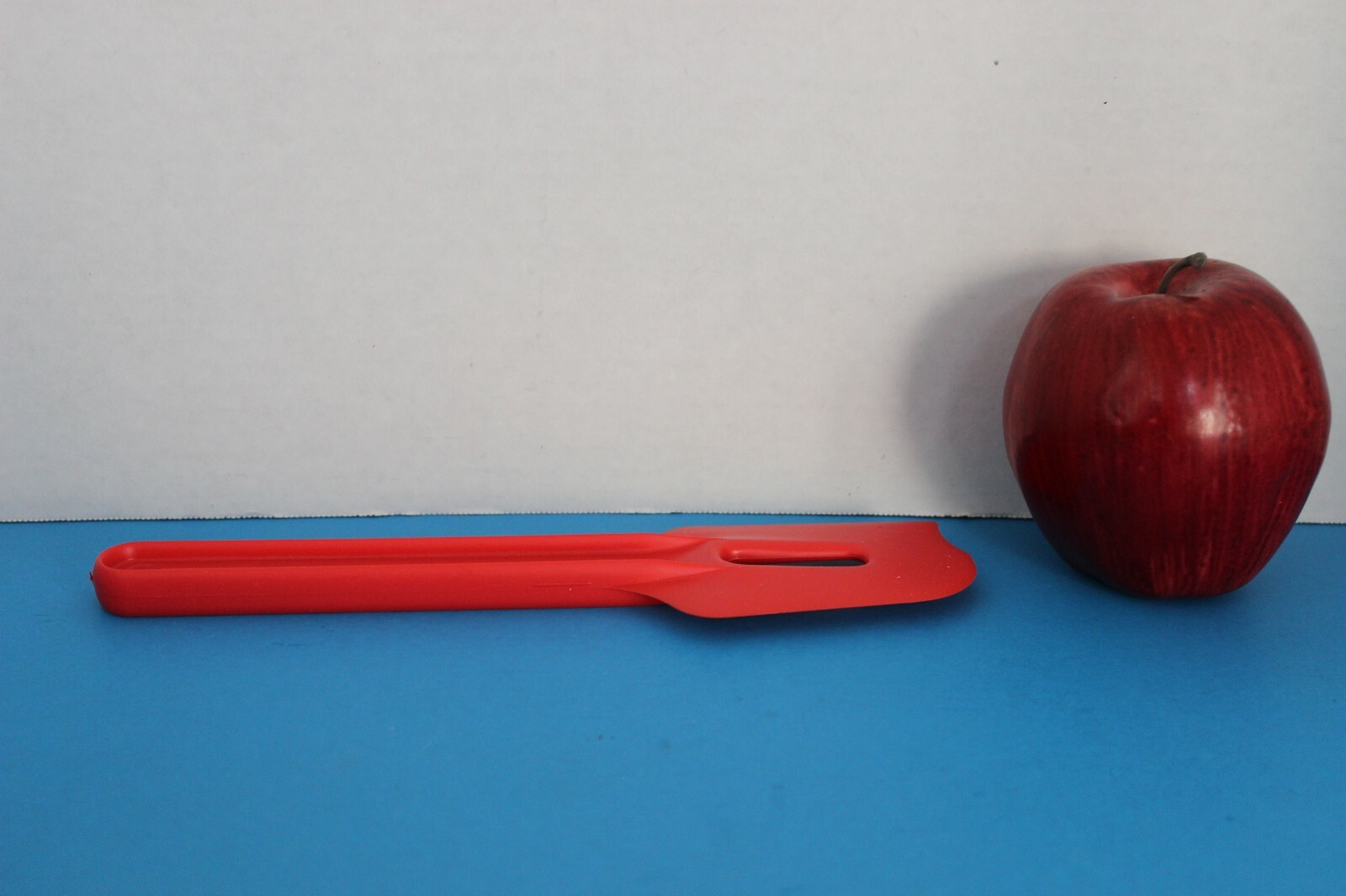 NEW Tupperware Cheater Beater Scraper SPATULA~ONE~in RED | eBay