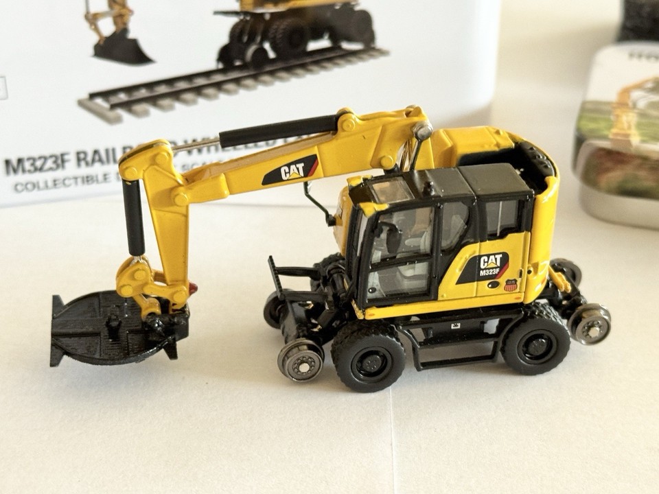 Diecast Masters HO Caterpillar CAT M323F Railroad Wheeled Excavator ...