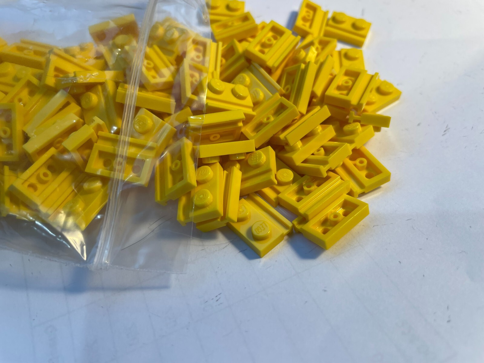 LEGO-NEW-#32028-YELLOW- PLATE MODIFIED 1 X 2 W/ DOORRAIL -25 PIECES | eBay
