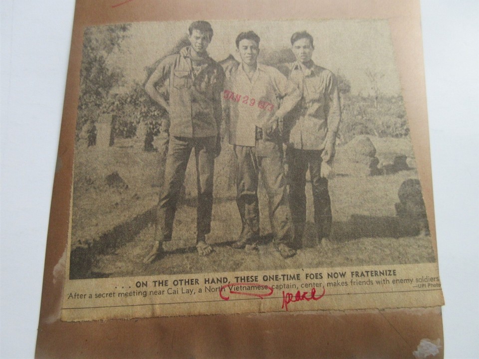 North Vietnamese captain makes friends with enemy 1973 Press Photo ...