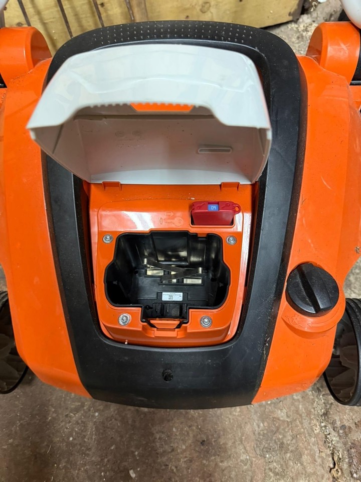 STIHL RLA 240 Scarifier battery operated no battery or charger included ...