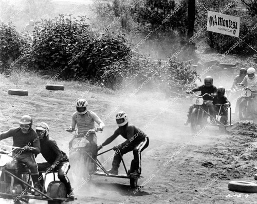 crp-32220 1975 Ben Murphy and motorcycle stunt racers film Sidecar ...
