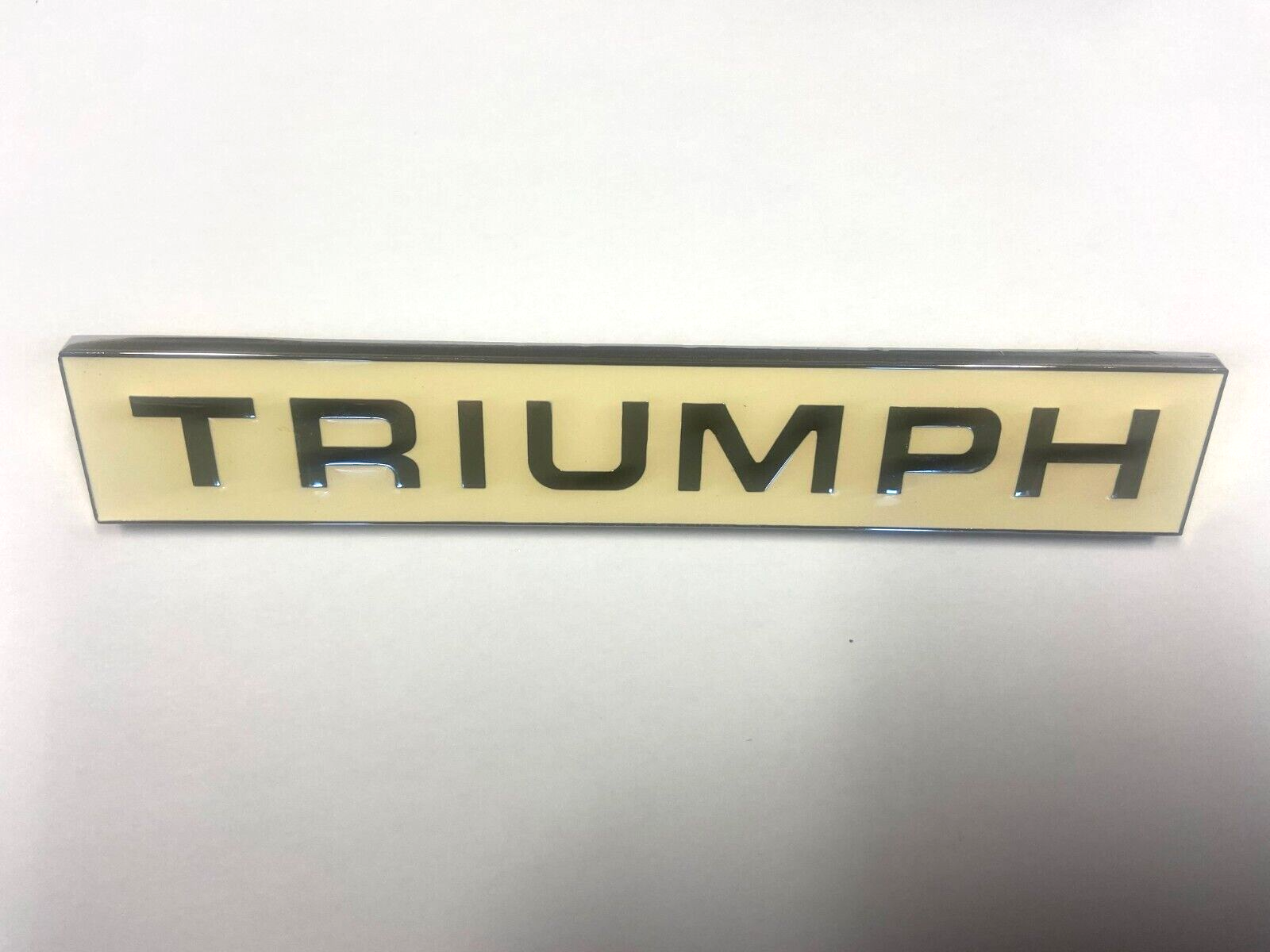 Triumph TR5/ TR250 Boot Lid Badge Triumph Logo Cream 1967-1968 622260 ...