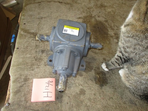 NOS Boston Gear 3-Way Spiral Bevel Gearbox R137-B-M1, 40346, 11918895 ...