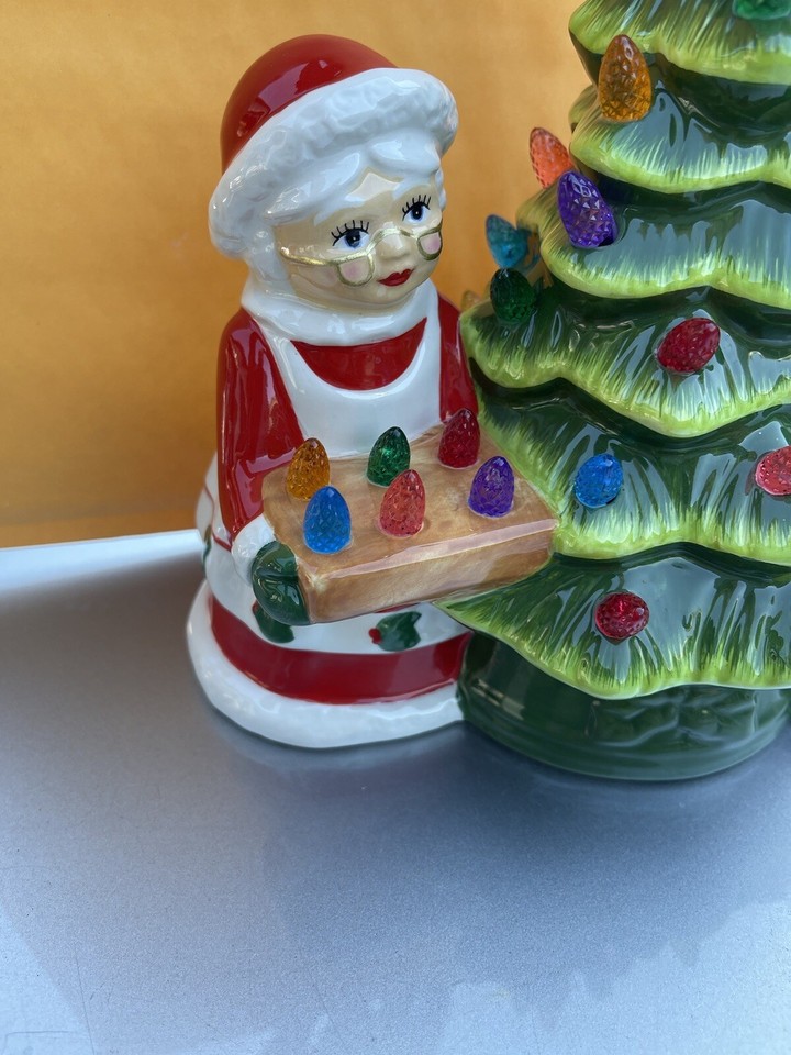 Mr. Christmas Follow the Magic Light Up Mr & Mrs Claus and Tree | eBay