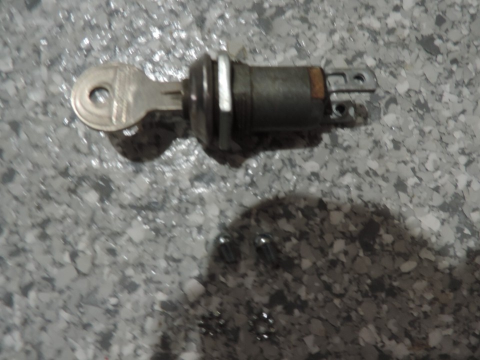 69-E70 C3 Corvette Theft Alarm Switch Lock w/Key--GM #3937671---NOS ...