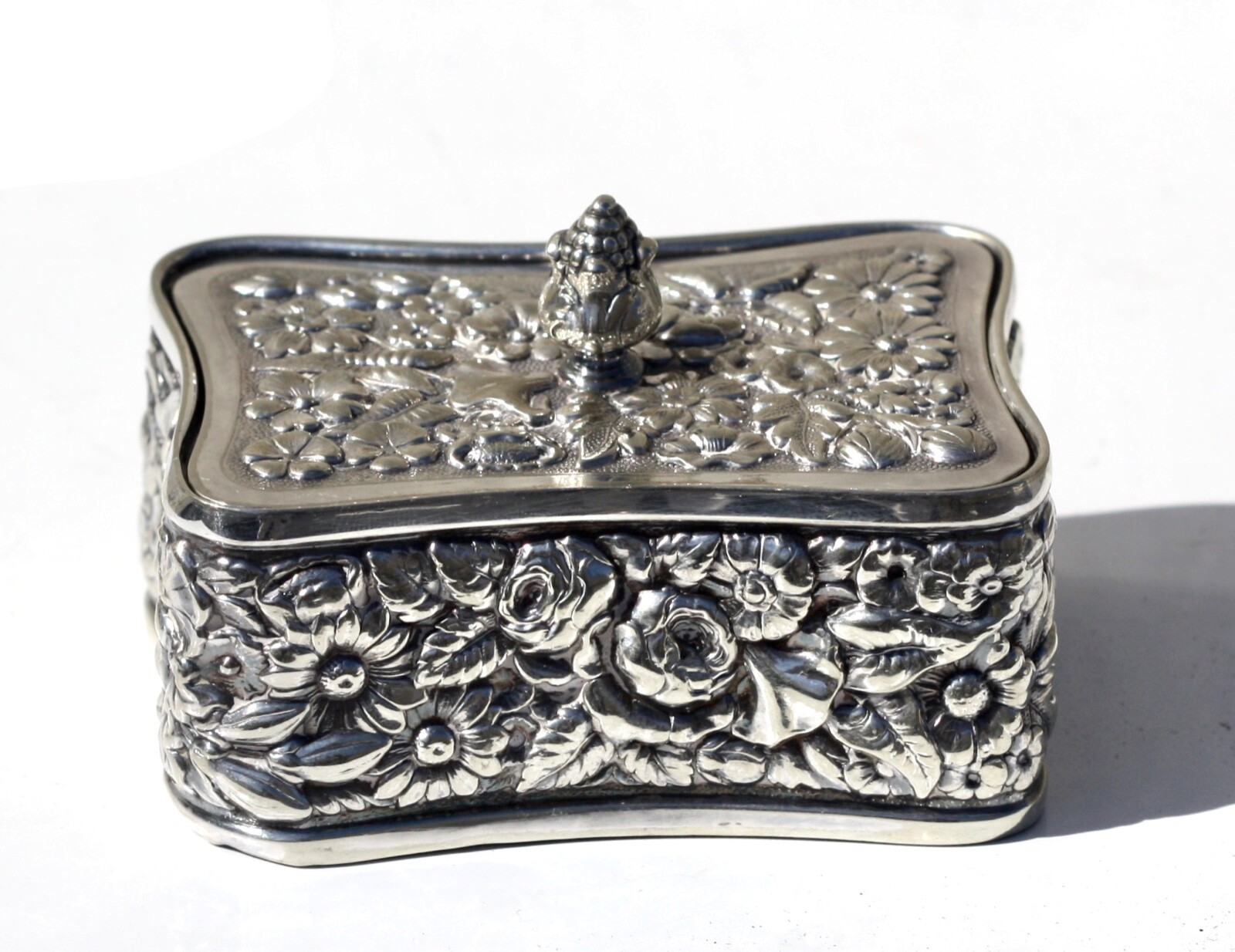Tiffany & Co. Silver-Soldered stamp box and cover - Gem