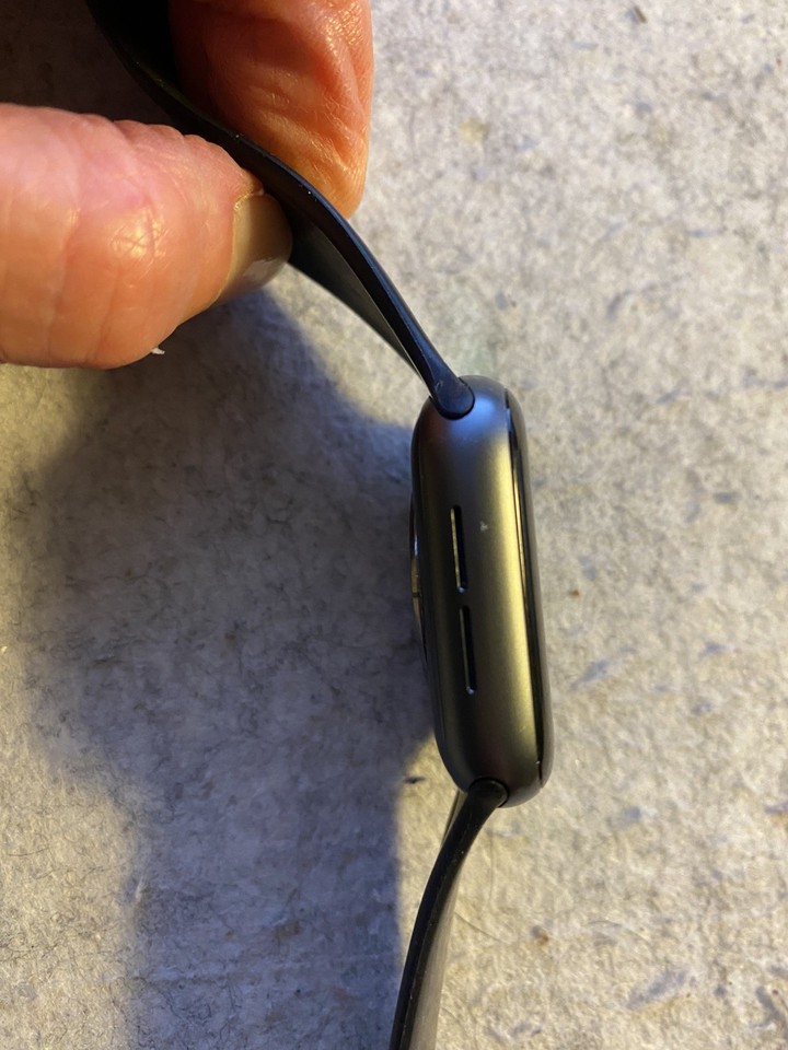 Apple Watch Series 4 40 mm Space Grey Aluminum Case with Black Band ...