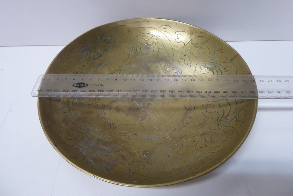 VINTAGE CHINESE BRASS BOWL ENGRAVED DRAGON & CHARACTER ON CARVED TIMBER ...