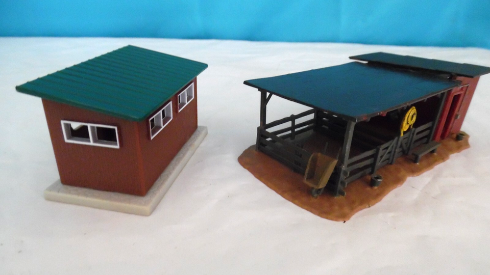Ho Scale Lot of 14 Built, Barns, Livery Stables, Out Buildings, Ramp ...