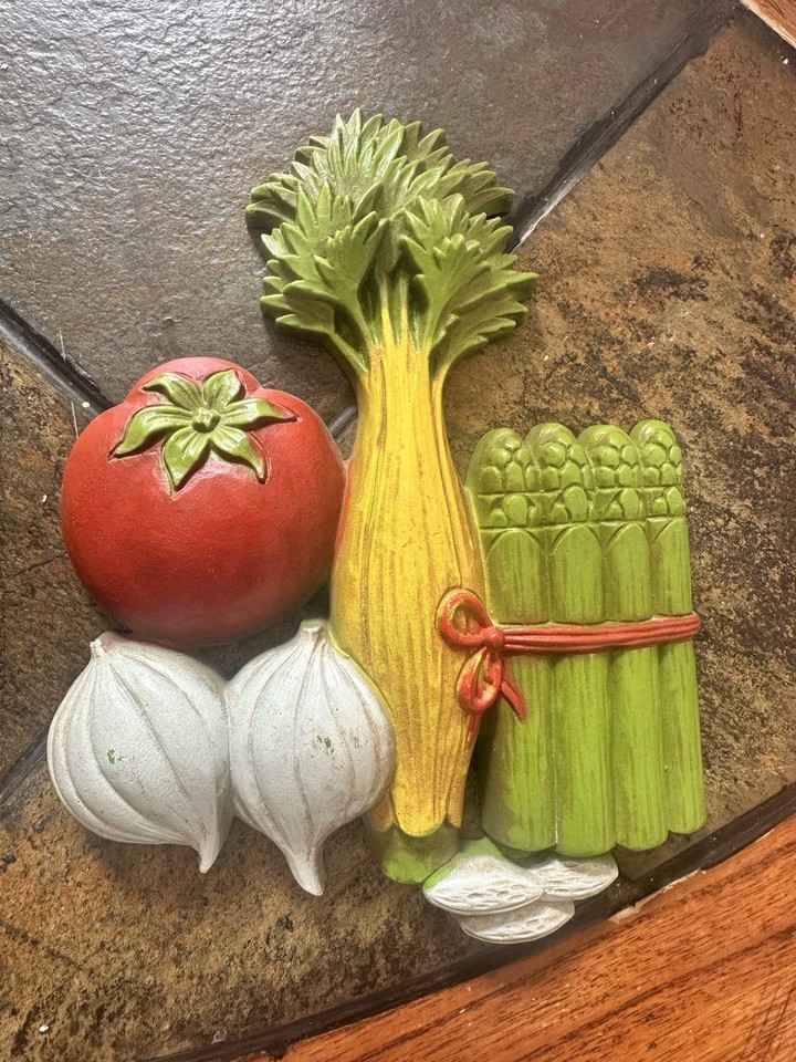 Vintage Homco vegetable wall decor plaques - Set Of 2 Wall Plaques 1970 ...