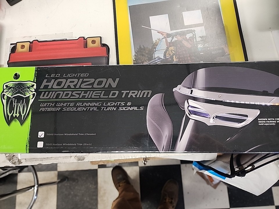 Ciro LED Lighted Horizon Chrome Windshield Trim '14-23 Harley Touring ...