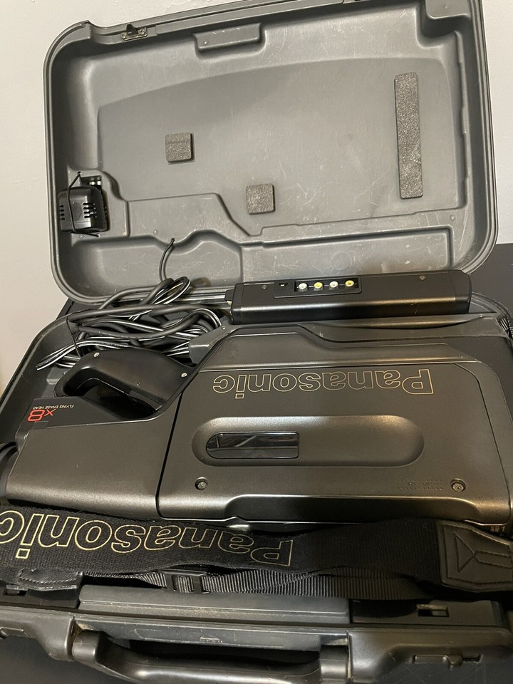Panasonic OmniMovie VHS Camcorder AF X8 with Charger & Case No Battery ...