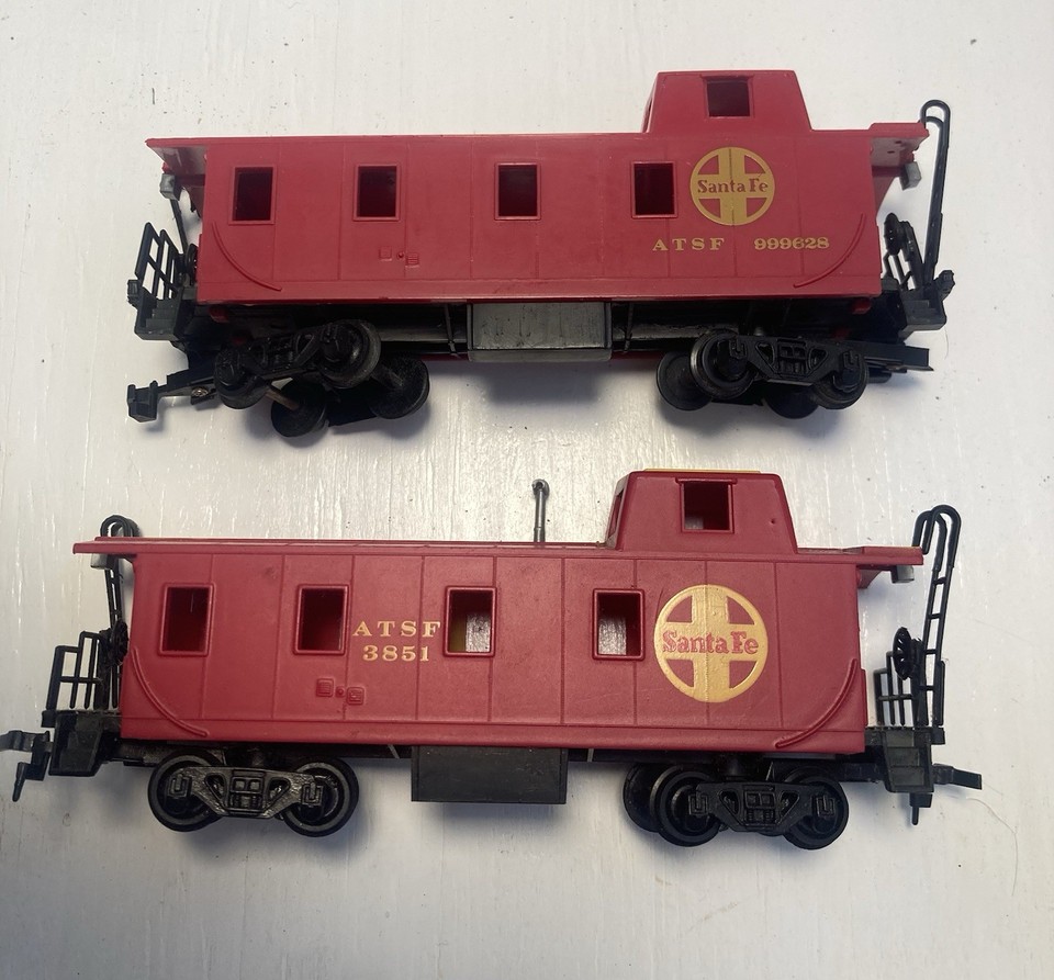 BACHMANN HO SCALE SANTA FE CABOOSE LOT 2 EA ATSF 3851 & 999628 RED | eBay
